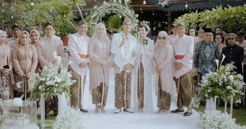 8 Fakta Kisah Cinta Tri Suaka dan Nabila hingga Menikah | Popmama.com