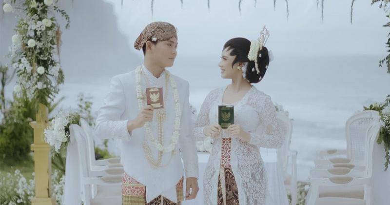 8 Fakta Kisah Cinta Tri Suaka dan Nabila hingga Menikah | Popmama.com