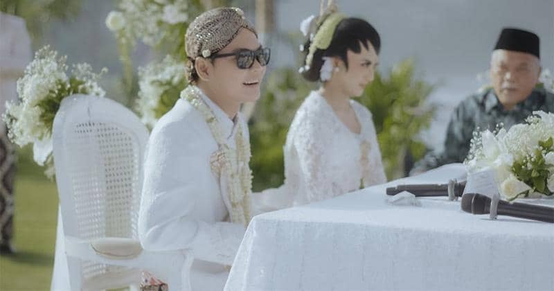 8 Fakta Kisah Cinta Tri Suaka dan Nabila hingga Menikah | Popmama.com