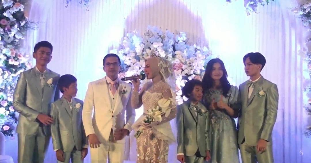 9 Foto Tiga Anak Sahrul Gunawan di Pernikahan sang Papa | Popmama.com