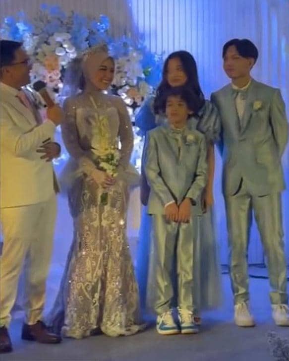 9 Foto Tiga Anak Sahrul Gunawan di Pernikahan sang Papa | Popmama.com