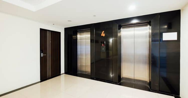 7 Etika Naik Lift yang Aman, Penting Banget, Ma! | Popmama.com