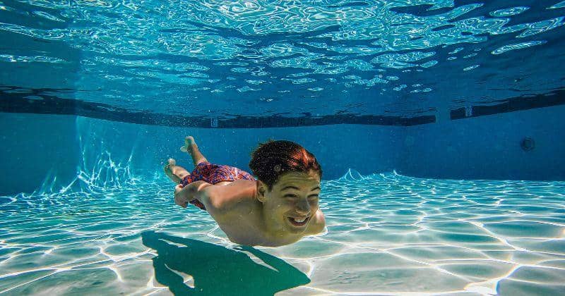 10 Kata Dasar yang Diberi Imbuhan 'Meny-' beserta Contoh | Popmama.com