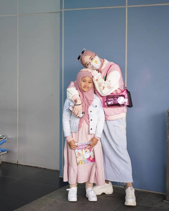 9 Fakta Keluarga Inara Rusli, Orangtuanya Bercerai | Popmama.com