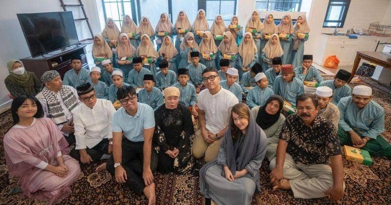 9 Foto Akrab Rebecca Klopper dan Keluarga Fadly Faisal | Popmama.com