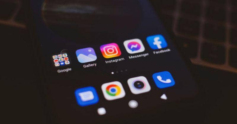15 Ciri-Ciri Istri Selingkuh Lewat HP yang Mudah Dikenali | Popmama.com