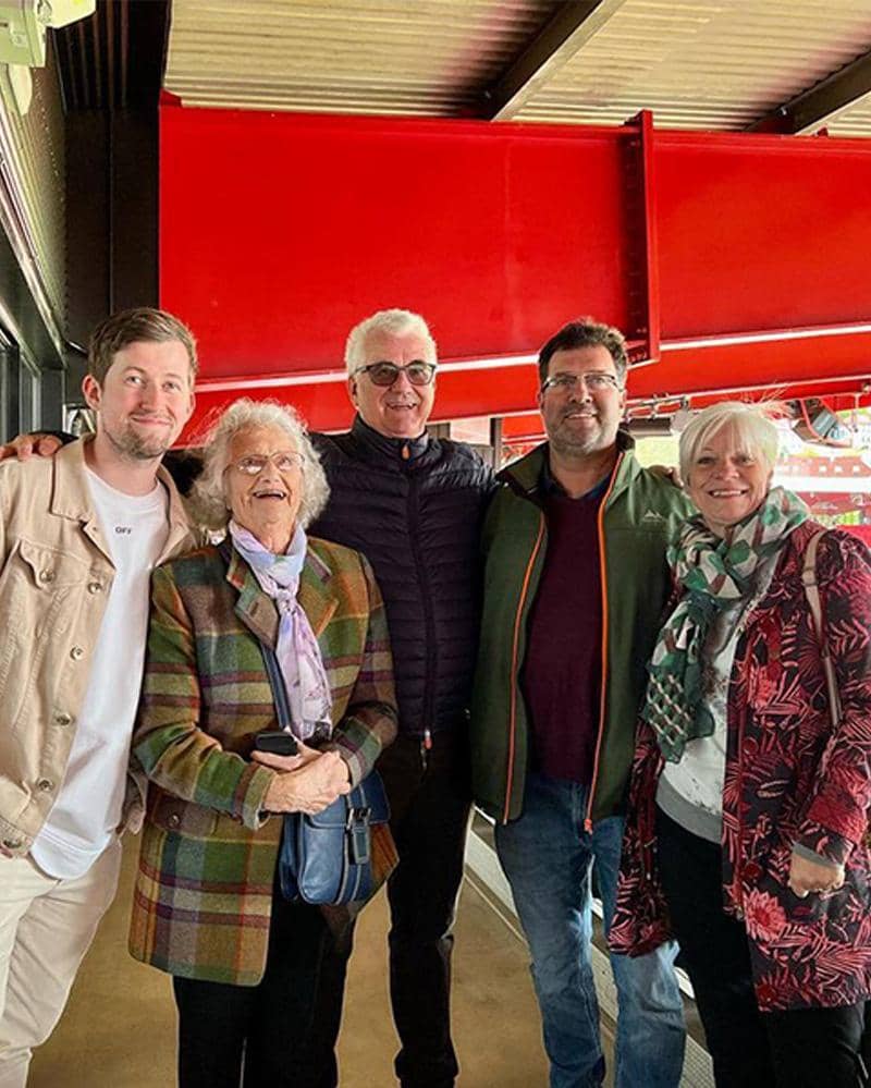 10 Fakta Keluarga Alan Walker, Jarang Diketahui Fans | Popmama.com