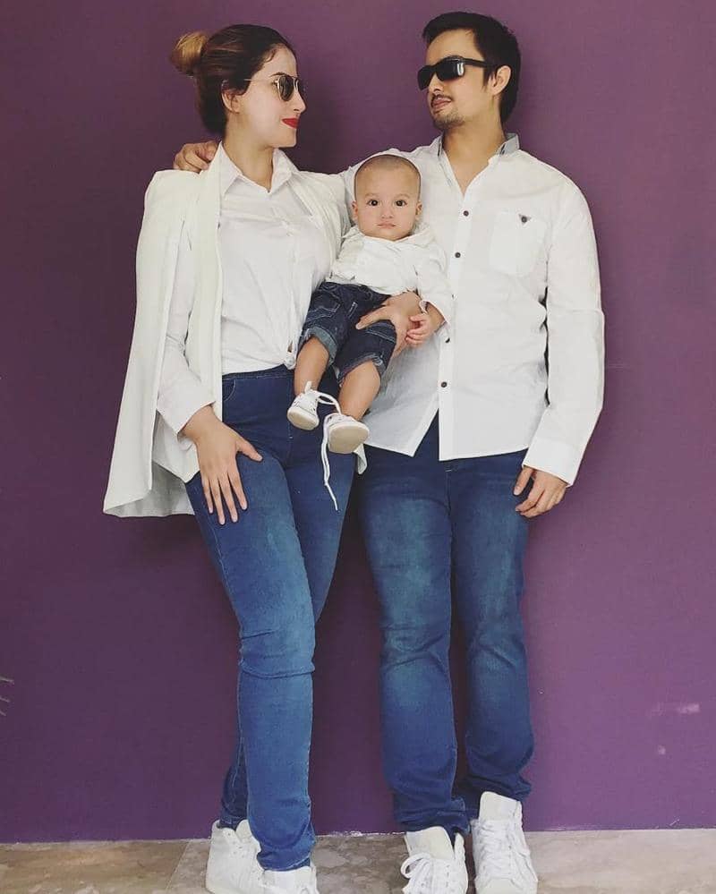 12 Foto Jadul Tasyi Athasyia dan Suami sebelum Berhijab | Popmama.com