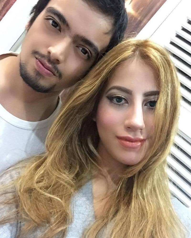 12 Foto Jadul Tasyi Athasyia dan Suami sebelum Berhijab | Popmama.com