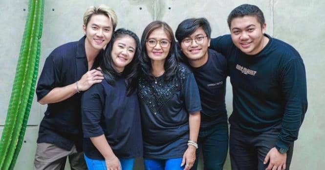 7 Fakta Keluarga Rafael Tan, Lagi Viral di TikTok | Popmama.com