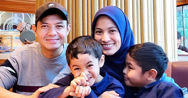 Dua Anak Alyssa Soebandono Dapat Sertifikat Prestasi | Popmama.com