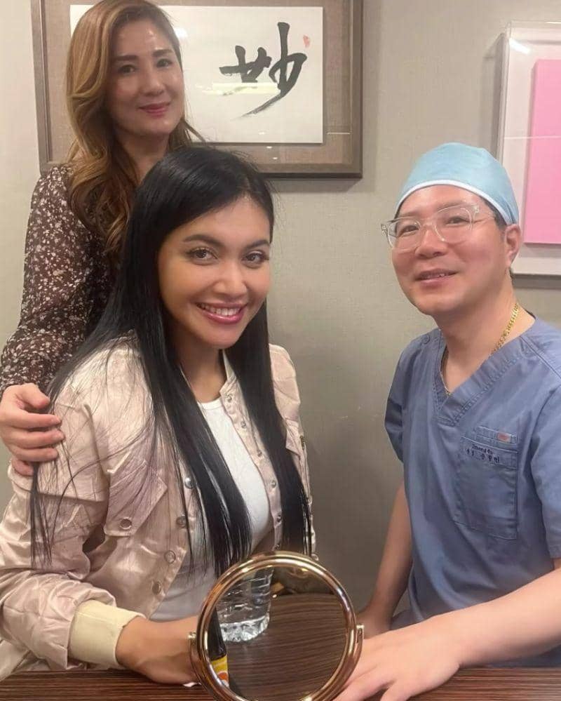 7 Foto Transformasi Wajah Denada Pasca Operasi Plastik | Popmama.com