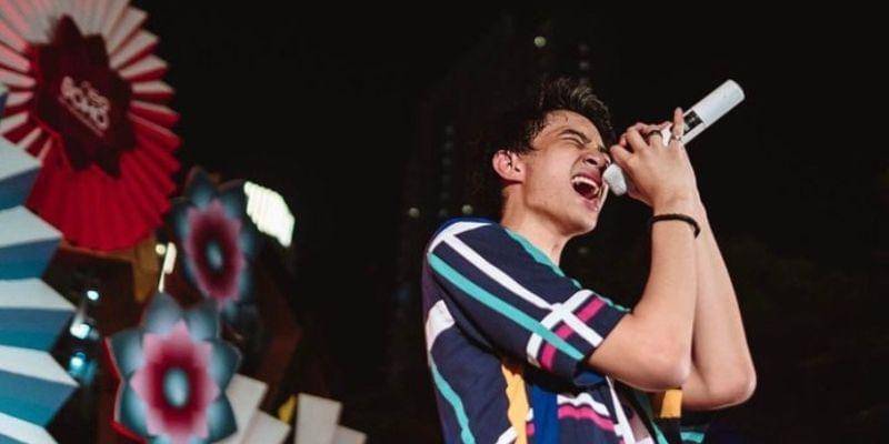 9 Fakta Keluarga Devano Danendra, Anak Iis Dahlia | Popmama.com