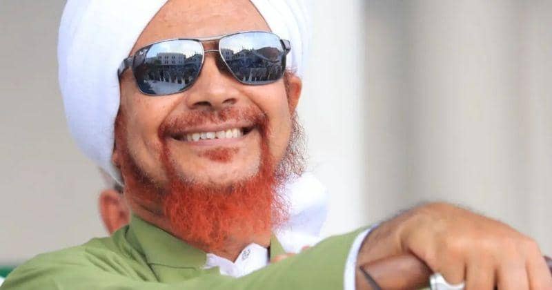 7 Fakta Keluarga Habib Umar bin Hafidz, Suami Ummu Salim | Popmama.com