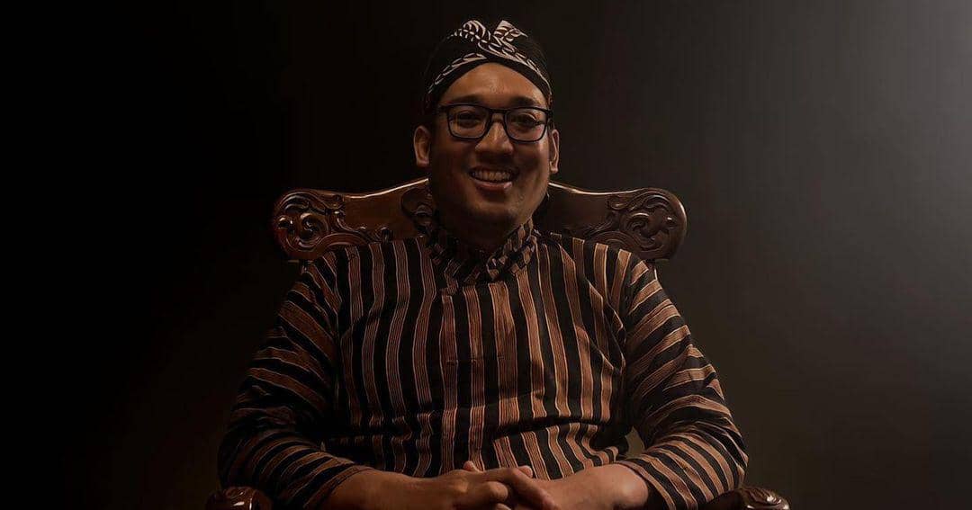 7 Fakta Keluarga Om Hao, Sejarawan Kisah Tanah Jawa | Popmama.com