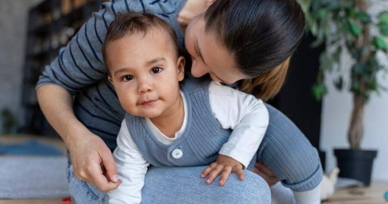 10 Cara Stimulasi agar Bayi Cepat Duduk dan Merangkak | Popmama.com