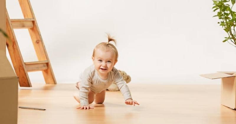 10 Cara Stimulasi agar Bayi Cepat Duduk dan Merangkak | Popmama.com