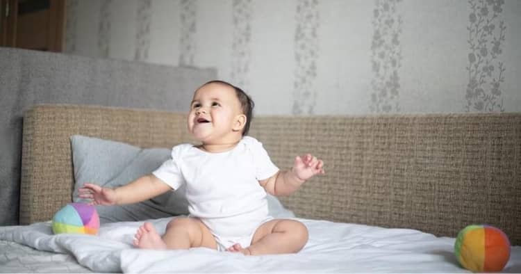 10 Cara Stimulasi agar Bayi Cepat Duduk dan Merangkak | Popmama.com