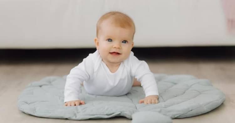 10 Cara Stimulasi agar Bayi Cepat Duduk dan Merangkak | Popmama.com