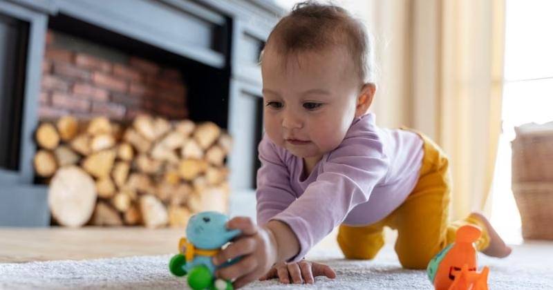 10 Cara Stimulasi agar Bayi Cepat Duduk dan Merangkak | Popmama.com
