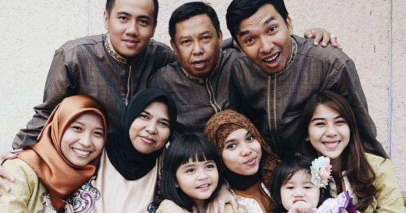 10 Fakta Keluarga Adinda Thomas, Sempat Jualan Koran | Popmama.com