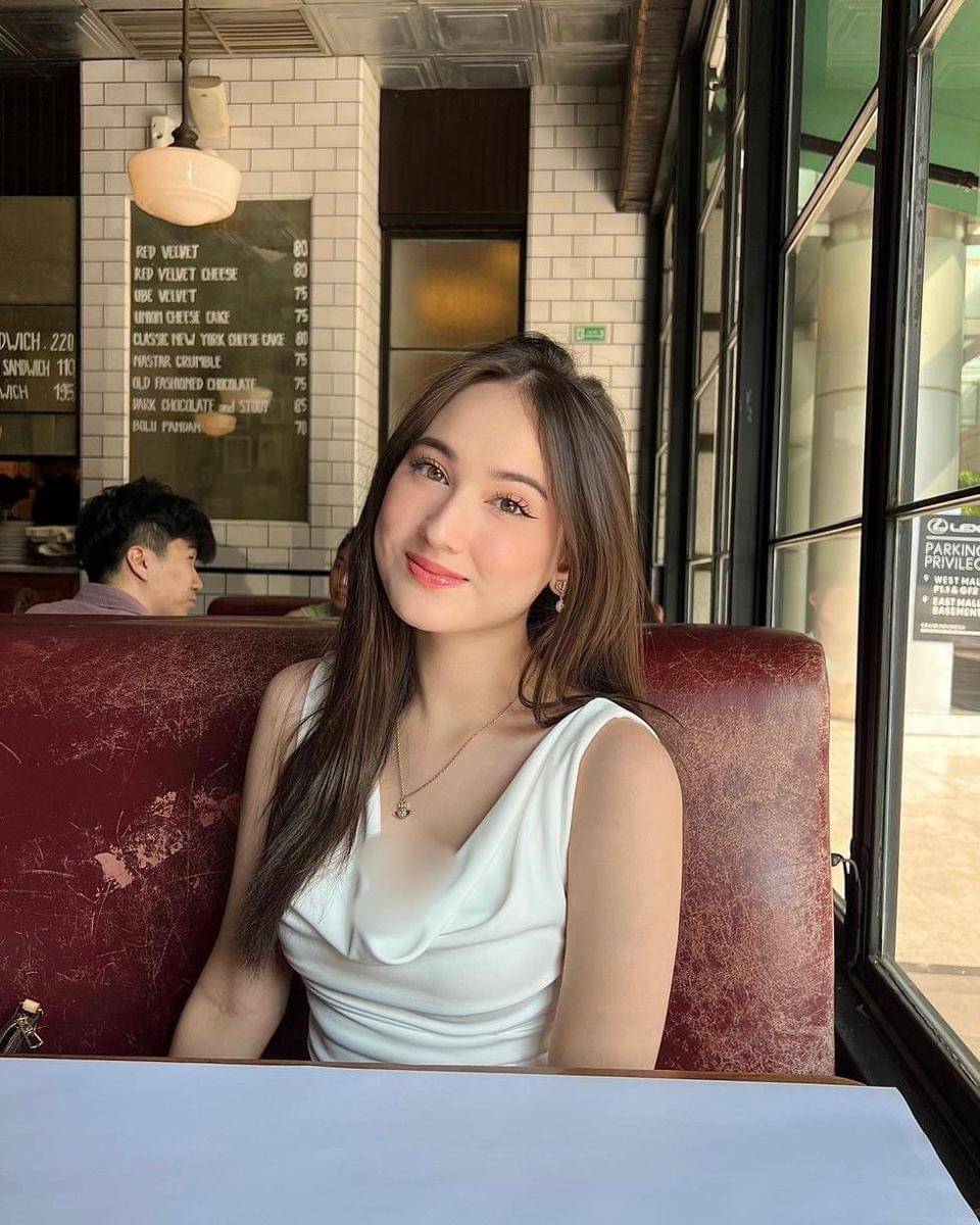 7 Fakta Keluarga Laura Moane, Pacar Baru Al Ghazali | Popmama.com