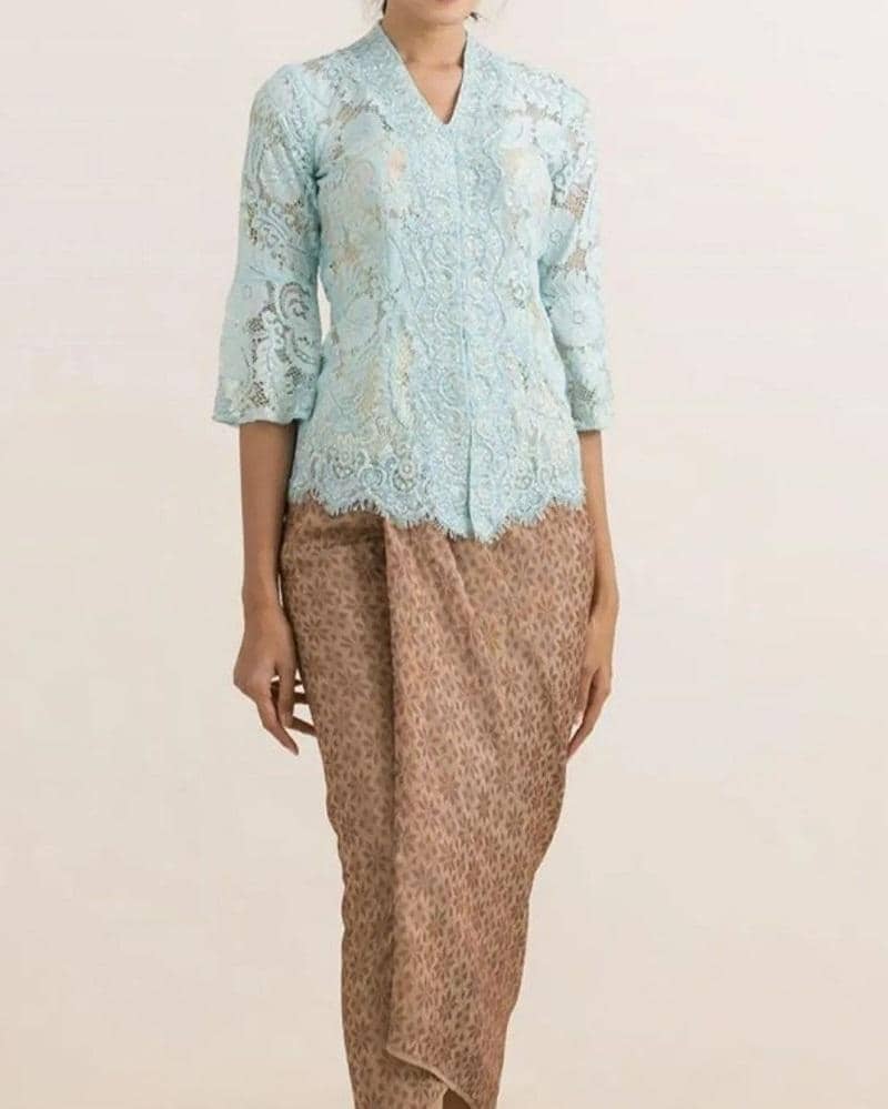 15 Model Kebaya Modern Brokat Terbaru untuk Inspirasi Mama | Popmama.com