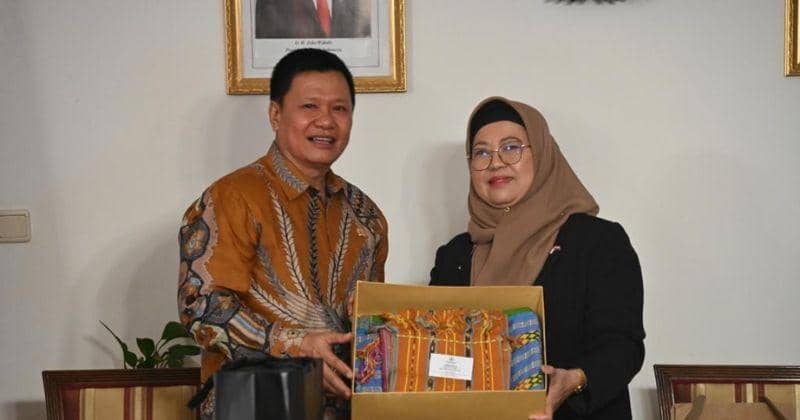11 Fakta Keluarga Edward Tannur, Anaknya Aniaya Pacar | Popmama.com