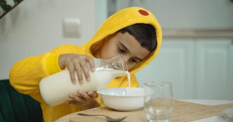 Anak Sering Merasa Mual Setelah Minum Susu di Pagi Hari, Mengapa ...