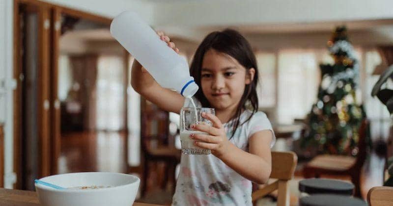 Anak Sering Merasa Mual Setelah Minum Susu di Pagi Hari, Mengapa ...