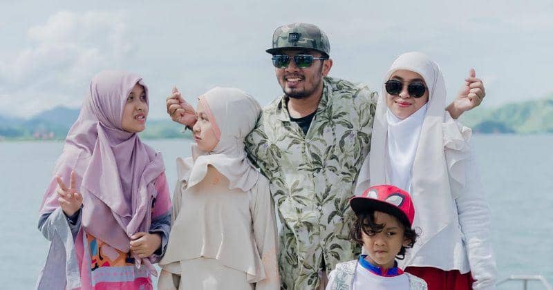 9 Fakta Istri Hanan Attaki, Viral Ketahuan Poligami | Popmama.com