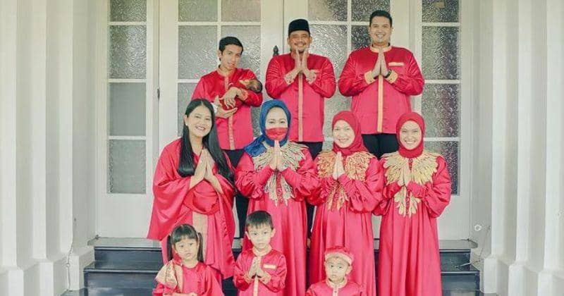 9 Fakta Keluarga Bobby Nasution, Memiliki Keturunan Raja | Popmama.com