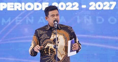 9 Fakta Keluarga Bobby Nasution, Memiliki Keturunan Raja | Popmama.com