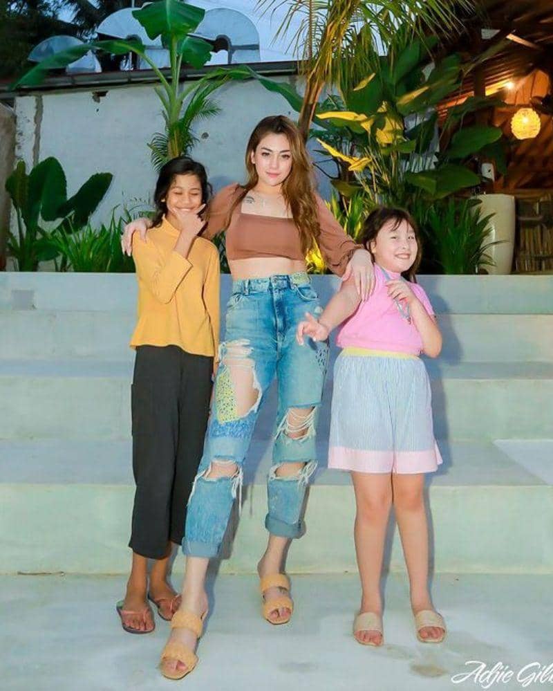Single Mom Tangguh, Inilah Potret 4 Anak Celine Evangelista | Popmama.com