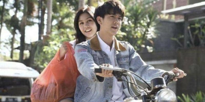 100 Quotes Cinta Dilan yang Bikin Baper, Romantis Abis | Popmama.com