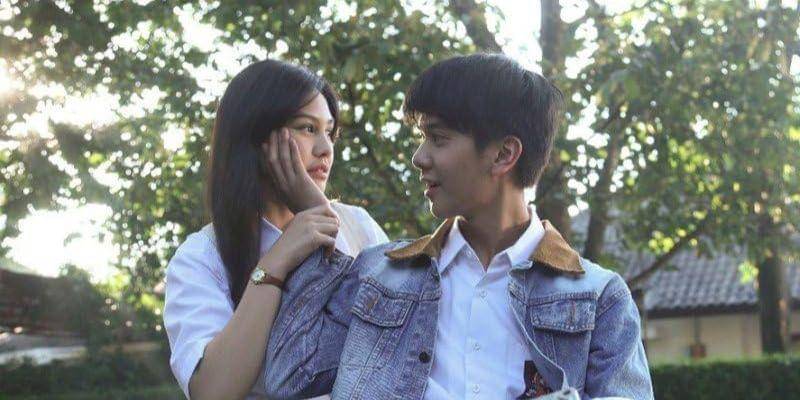 100 Quotes Cinta Dilan yang Bikin Baper, Romantis Abis | Popmama.com