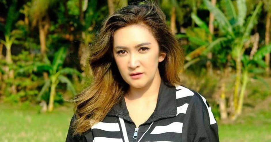 7 Fakta Keluarga Nafa Urbach, Ramai Pakai Obat Keras | Popmama.com