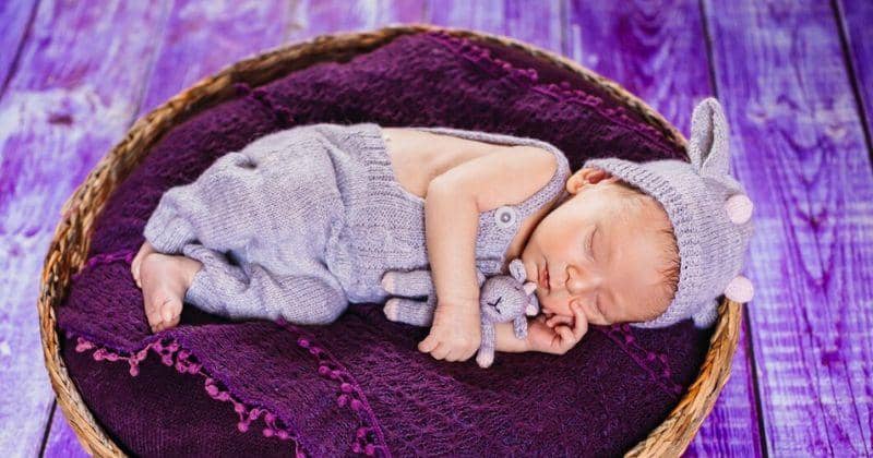 Pose untuk Newborn Photoshoot, Harus Dilakukan Profesional! | Popmama.com