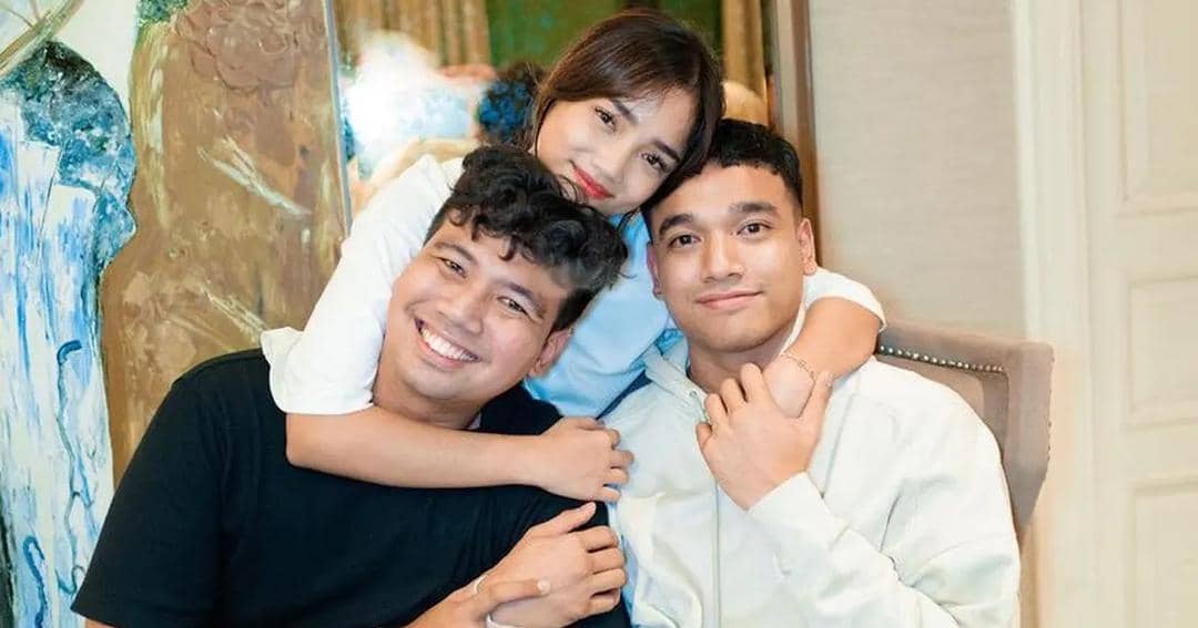 7 Perbedaan Keluarga Steffi Zamora dan Fuji | Popmama.com