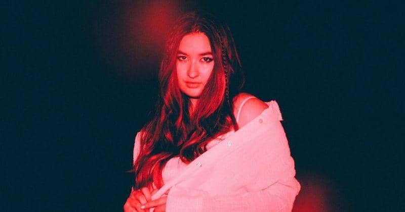 7 Fakta Keluarga Stephanie Poetri, Anak Penyanyi Titi DJ | Popmama.com