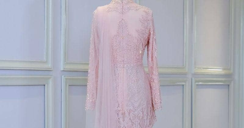 7 Rekomendasi Kebaya Warna Peach, Jadi Best Color 2024! | Popmama.com