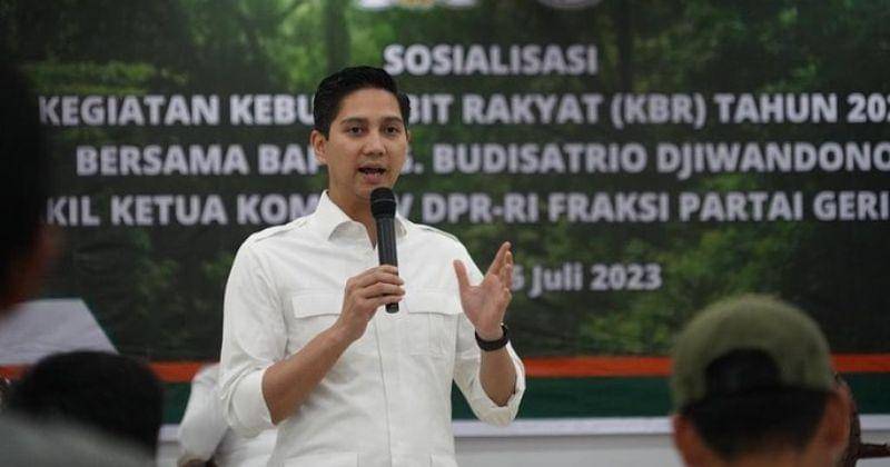 Biodata dan Profil Budi Djiwandono, Keponakan Prabowo | Popmama.com