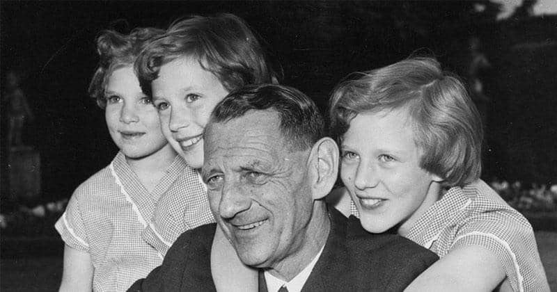9 Fakta Keluarga Ratu Denmark Margrethe II | Popmama.com