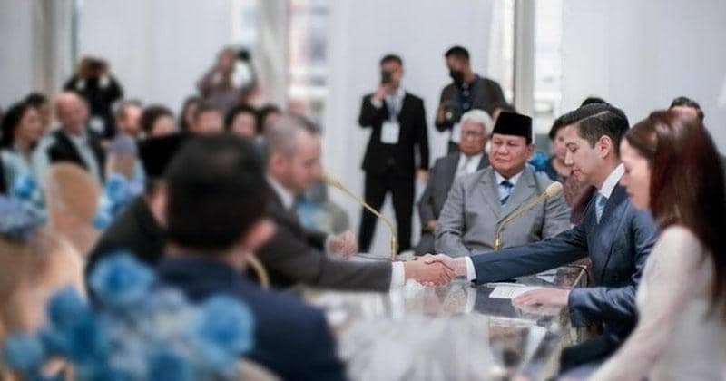 6 Fakta Kisah Cinta Budi Djiwandono, Nikahi Cinta Pertama | Popmama.com