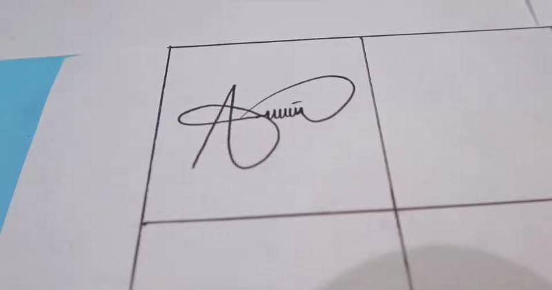 15 Contoh Tanda Tangan Huruf A Simpel dan Keren | Popmama.com