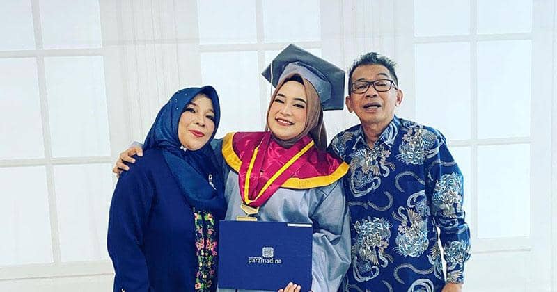 Biodata dan Profil Jarwo Kwat, Disorot Usai Peluk Catheez | Popmama.com