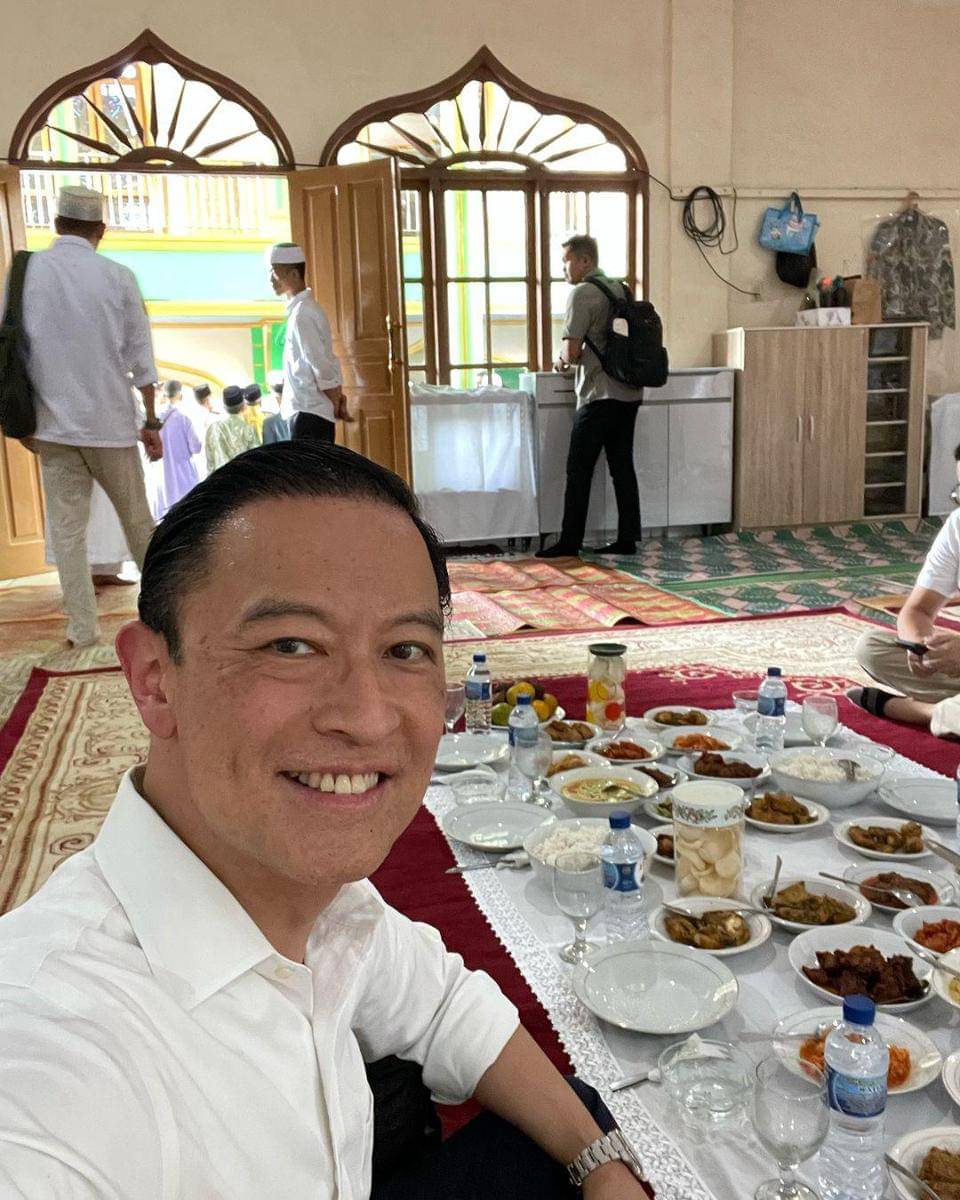 9 Fakta Keluarga Tom Lembong, Lulusan Harvard University | Popmama.com