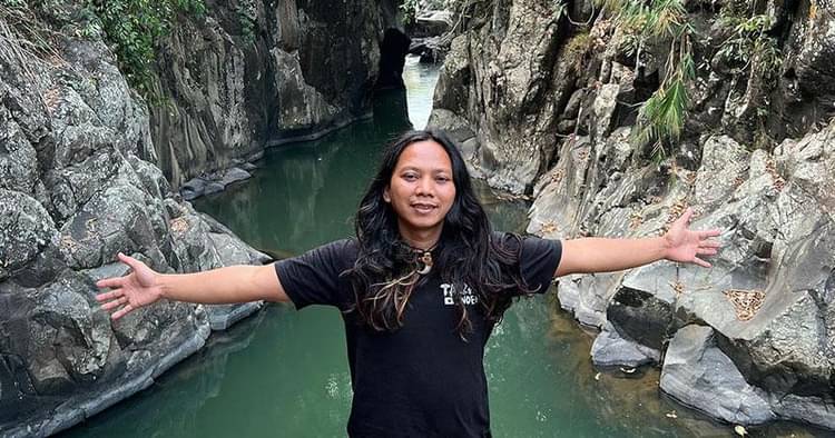 Profil YouTuber Dede Inoen, Keracunan Kotoran Kuda | Popmama.com