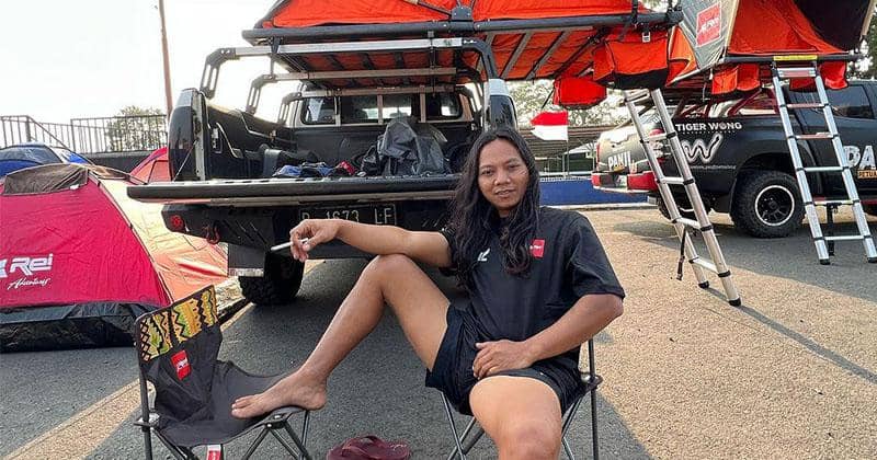 Profil YouTuber Dede Inoen, Keracunan Kotoran Kuda | Popmama.com