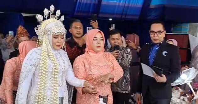 7 Fakta Dokter Ayu Kartika Agustina Istri Baru Andika Mahesa | Popmama.com
